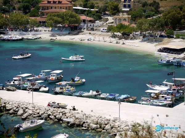 Mounda beach in Skala, Kefalonia :: Beachoo